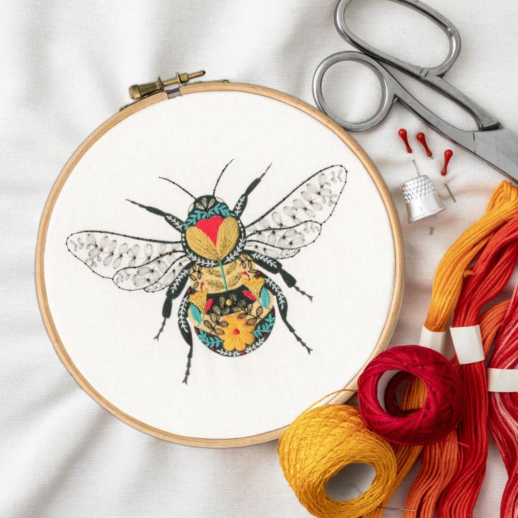 Pollen Embroidery - Bee | Bothy Threads